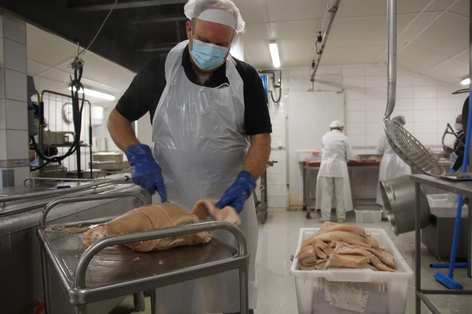 Sylteproduksjonen i Skogbygda er godt i gang og den lages slik den ...