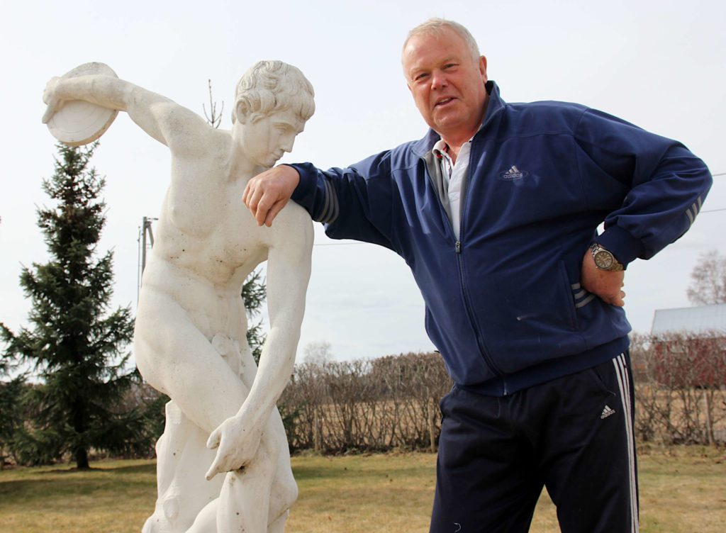 Arild (73) har blitt kåret til tiårets beste veteranutøver i friidrett ...